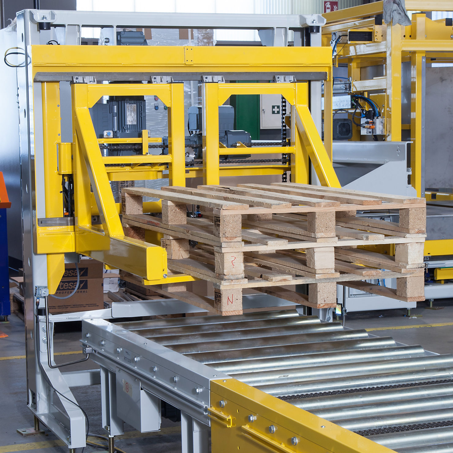 Automatic pallet magazine | stacker | storage | Baust Group