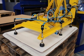 Clean solution with the slip sheet holder - Baust Group